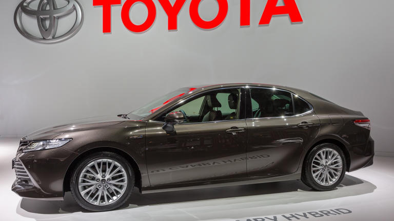 A veteran car nerd picks 4 hybrids that are worth every dollar