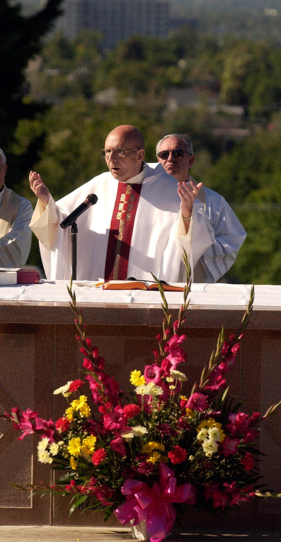 Go-to priest, who 'built the Catholic heart of Utah,' dies after a life ...