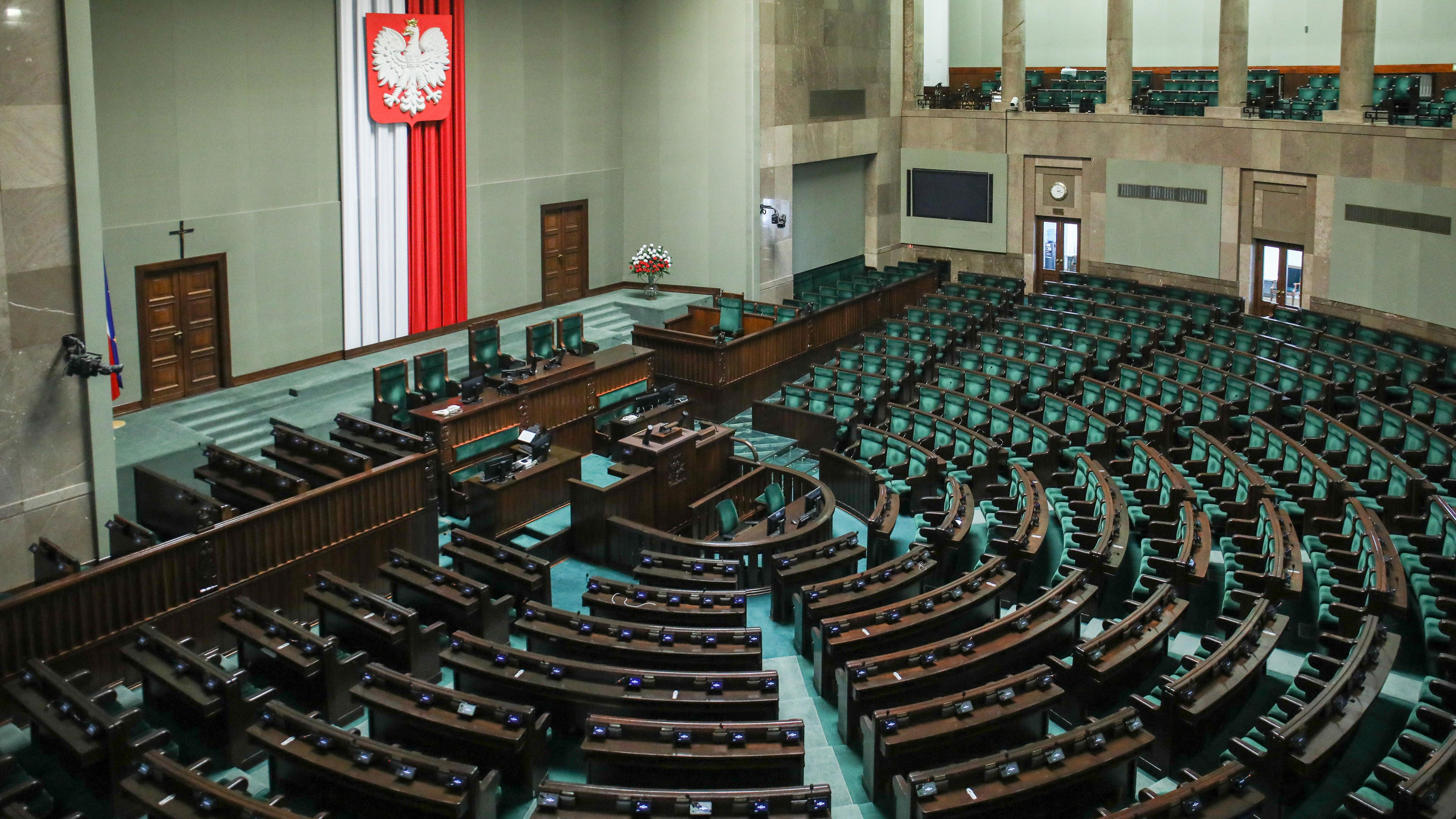 Parlamentarzyści dostaną wygodniejsze fotele. Wkrótce remont sali ...