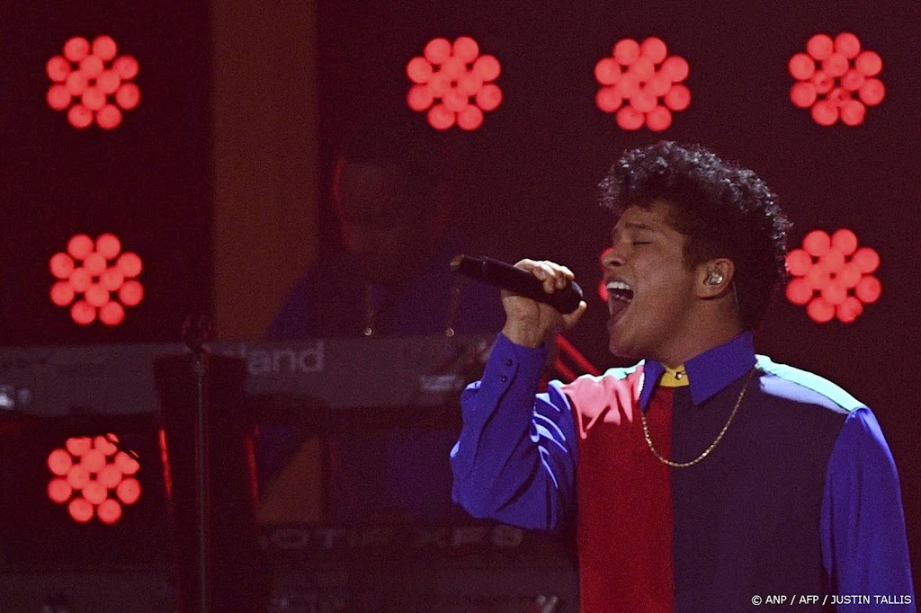 Bruno Mars mist met nieuw nummer koppositie in Single Top 100