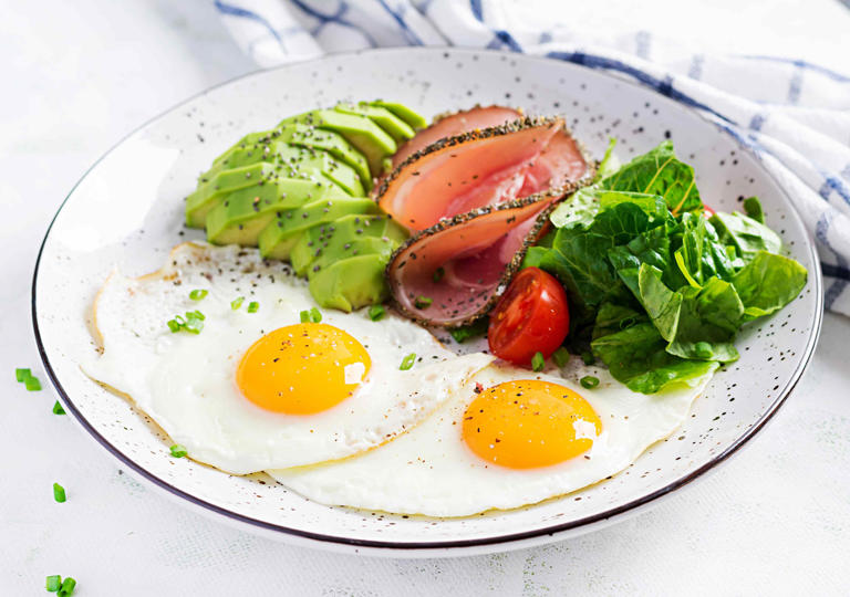 What happens to your blood sugar after a low-carb breakfast