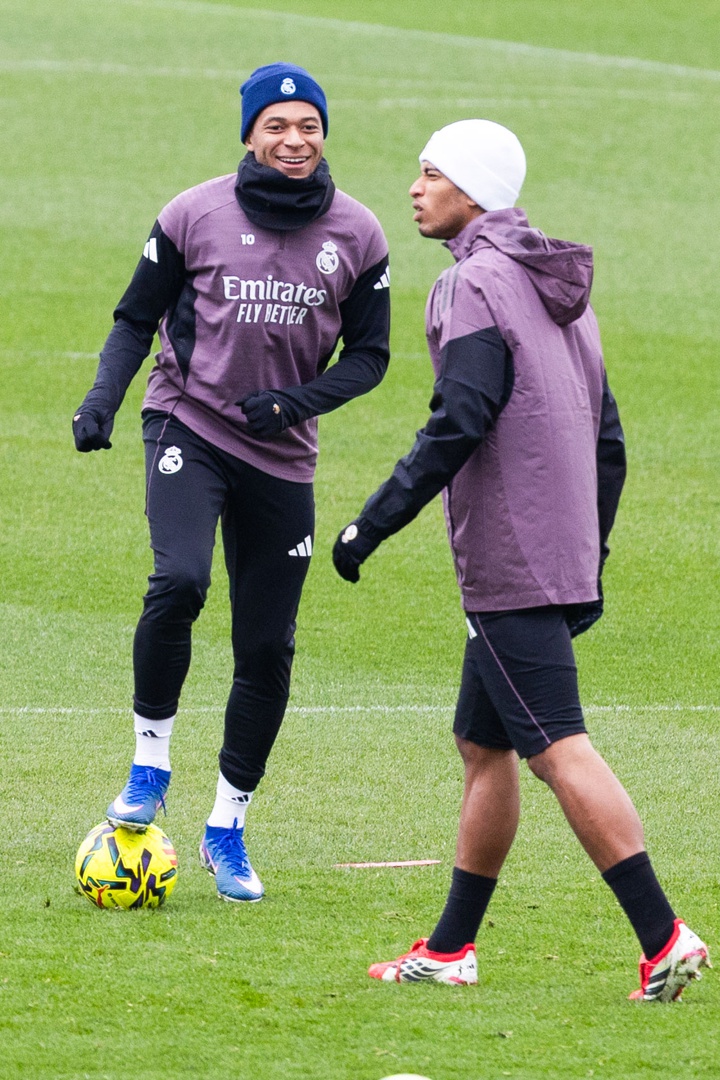 Arbeloa confirma la baja de Rodrygo y el regreso de Mbappé