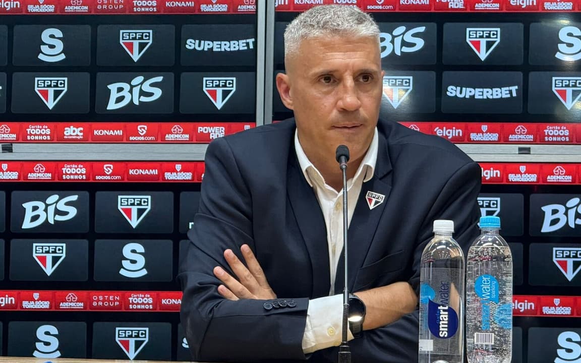 Crespo responde polêmica com medalhão do São Paulo e web reage: 'Canetou'