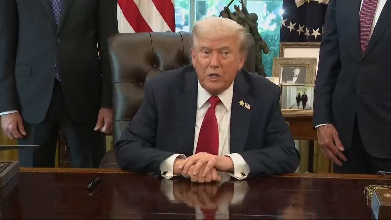 I could've walked off the stage: Trump throws a fit, kicks up a fuss ...