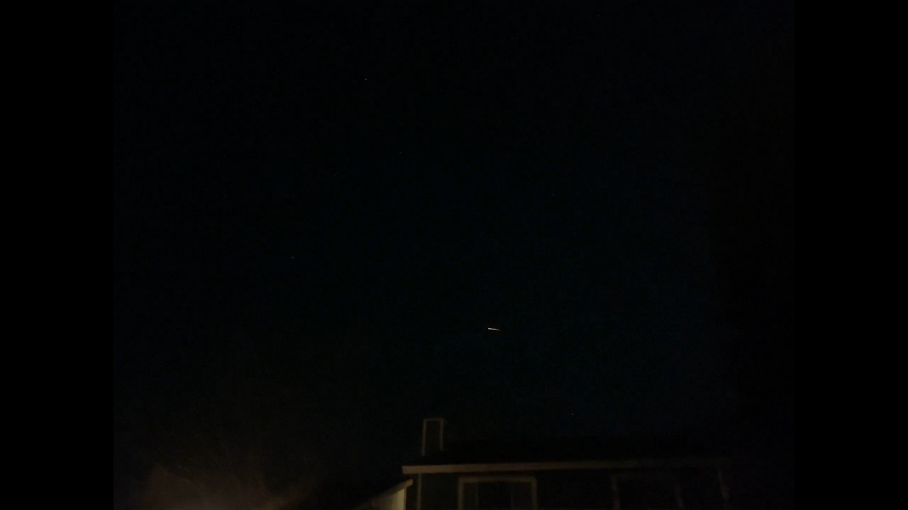 SpaceX Dragon capsule re-entry lights up night sky in Monarch Bay ...