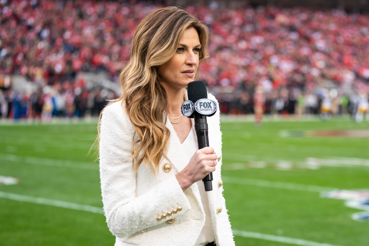 Erin Andrews' interview with Seahawks QB Sam Darnold draws attention
