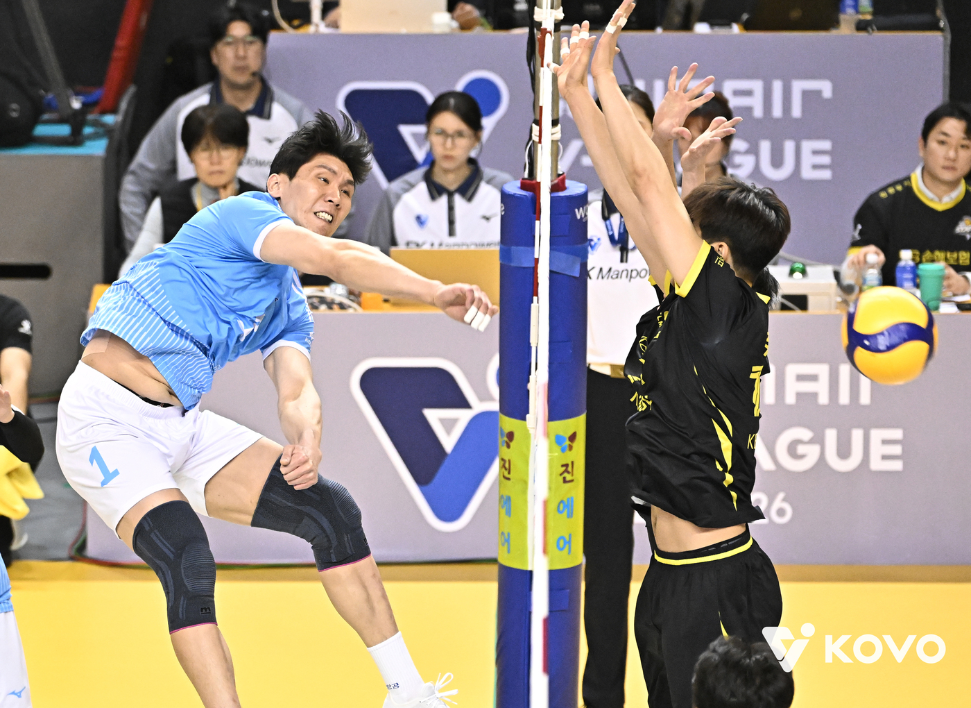 남자배구 선두 대한항공, KB손보 잡고 4연패 탈출…2위와 승점 4차