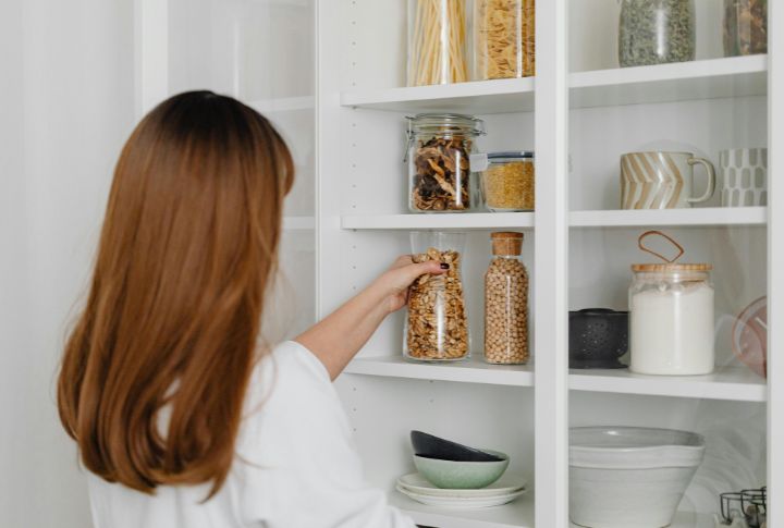 10 items that are taking up space in your kitchen cabinets for no good ...