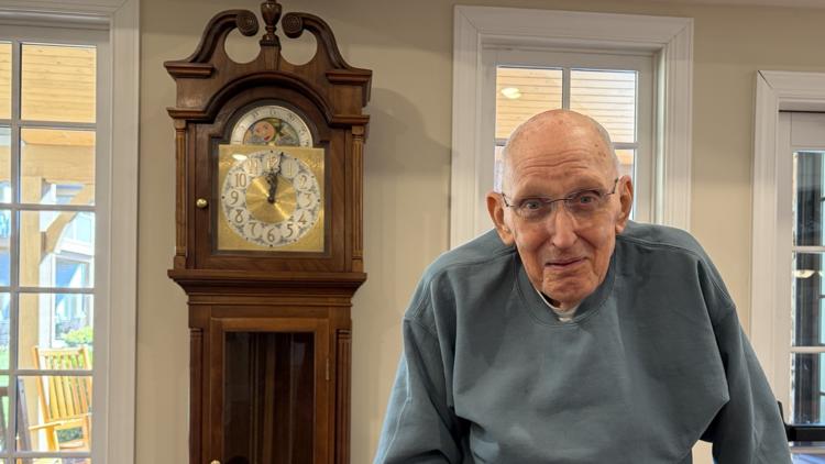 The man behind a clock's chime | Knoxville man fixes grandfather clock ...