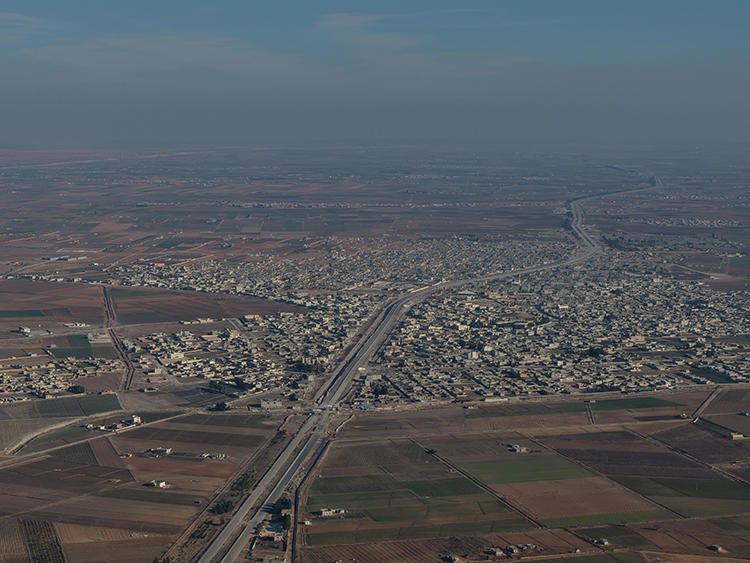AA, Suriye’de terör örgütü YPG/SDG’nin işgali altındaki Deyr Hafir’i ...