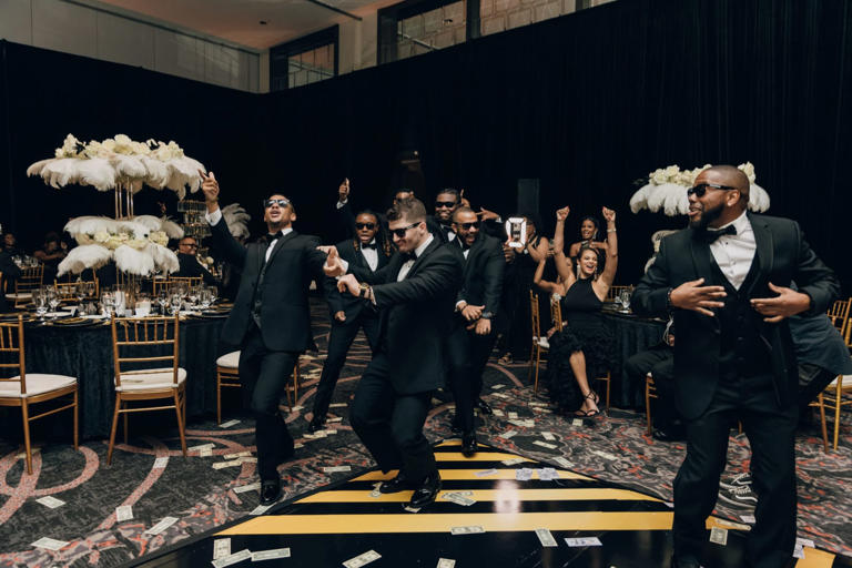 White feather plumes were a core design detail at this Great Gatsby ...