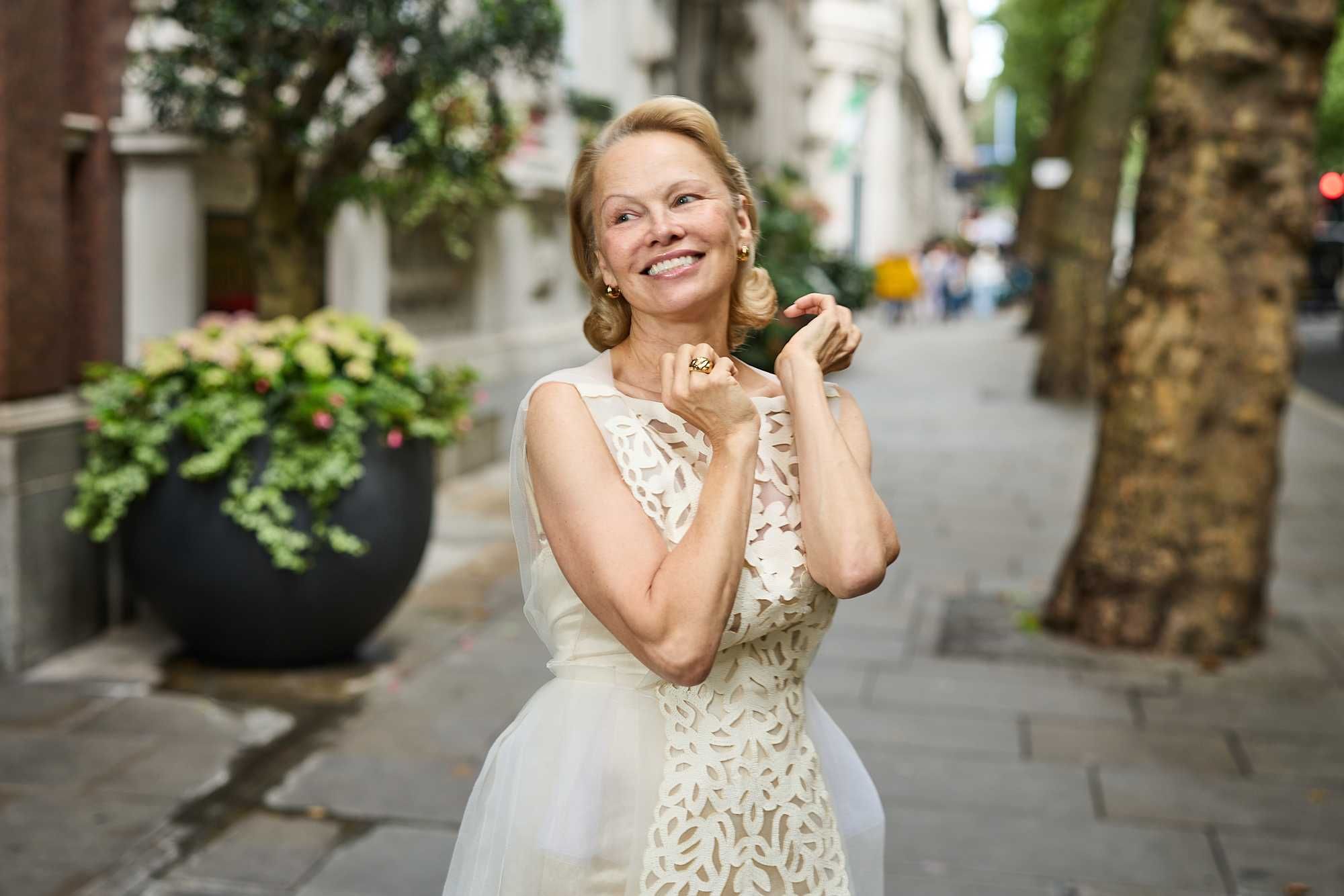 Pamela Anderson opens up on feeling 'yucky' near Seth Rogen at Golden ...