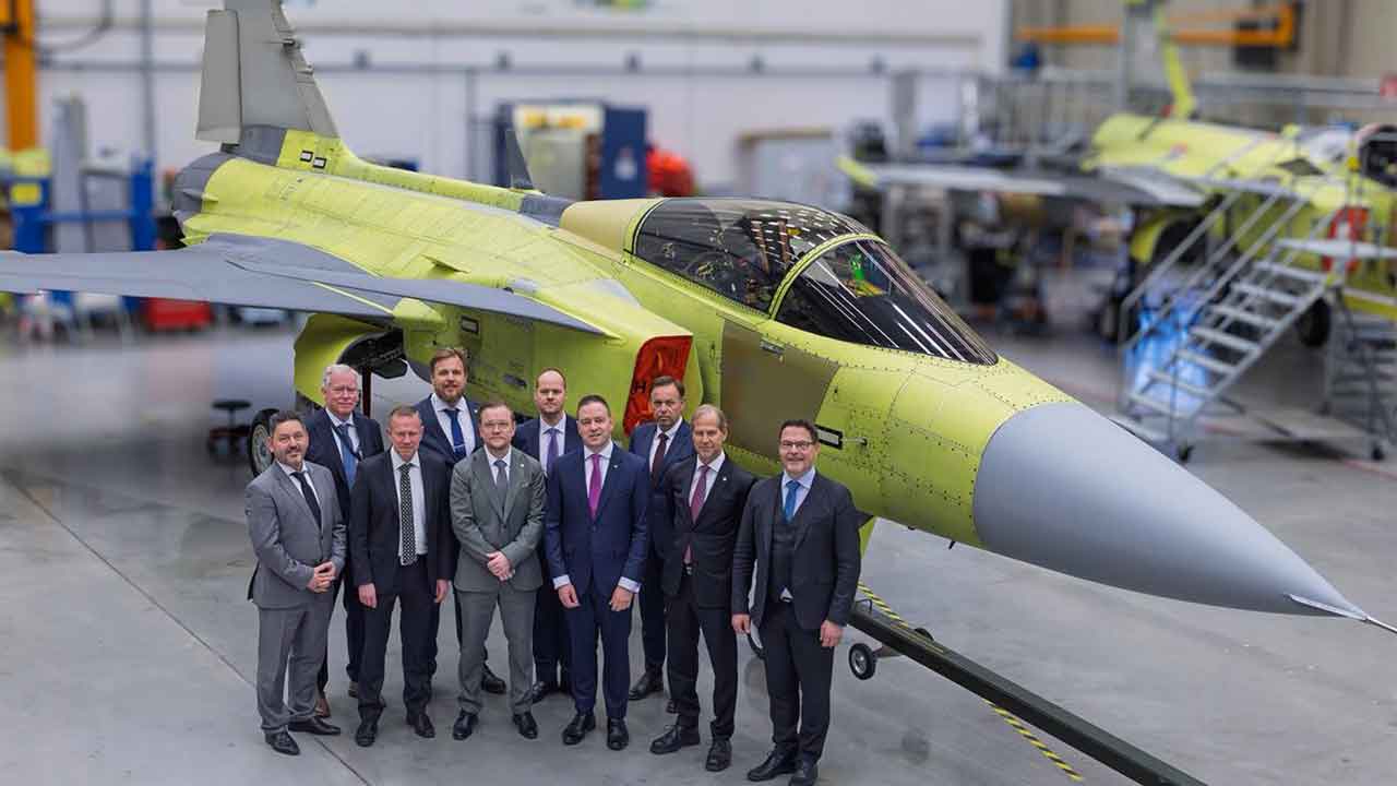 Saab leverer den første av fire ekstra Gripen-fly til Ungarn