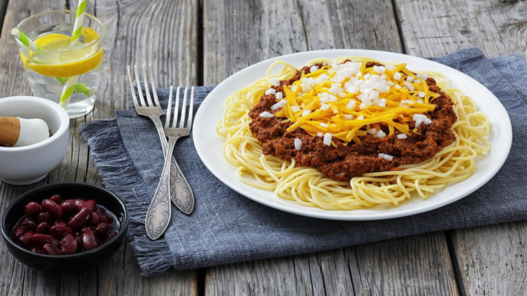 Anthony Bourdain's tip for enjoying Cincinnati-style chili to its ...