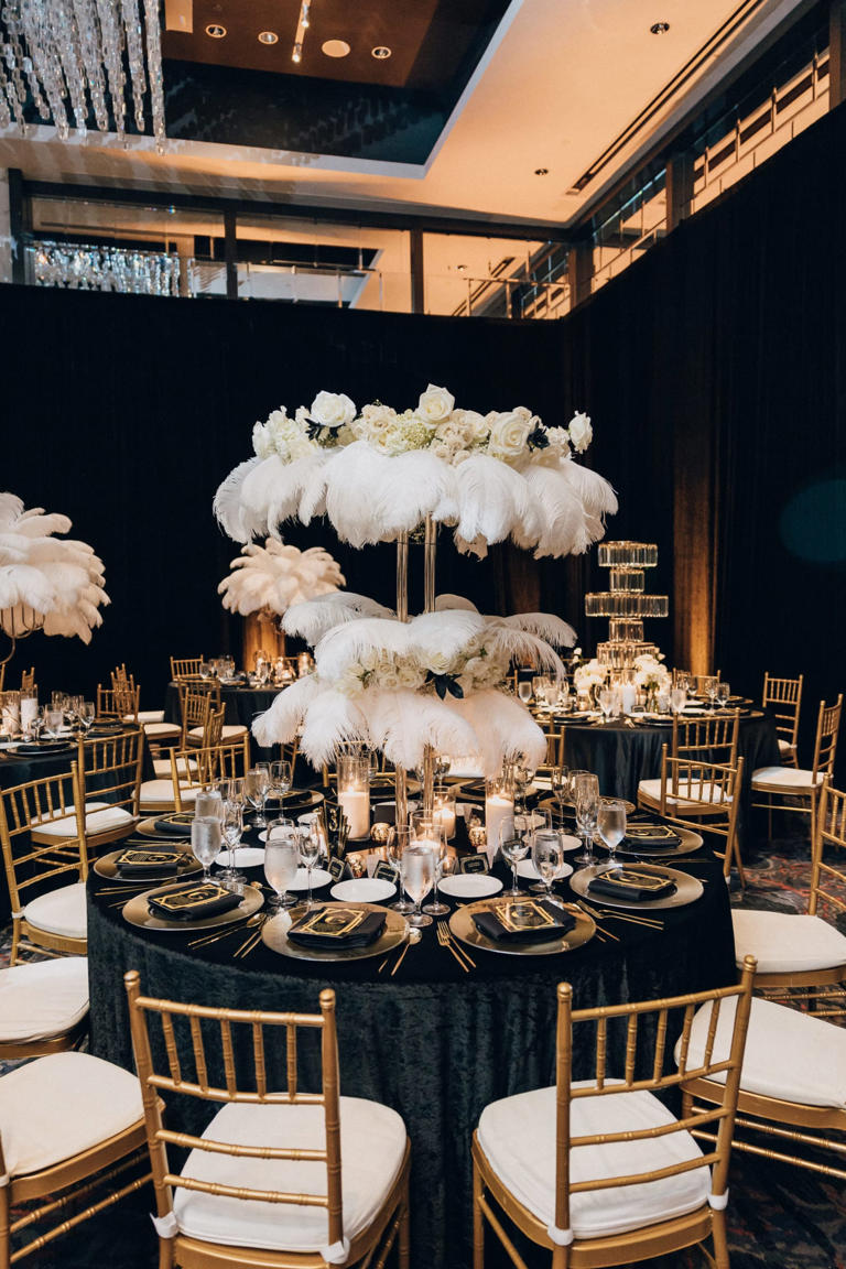 White feather plumes were a core design detail at this Great Gatsby ...