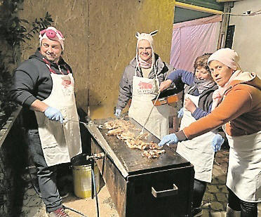 Perle dai porci, è ora della “pista”: salsicce, capicollo, coppe ...