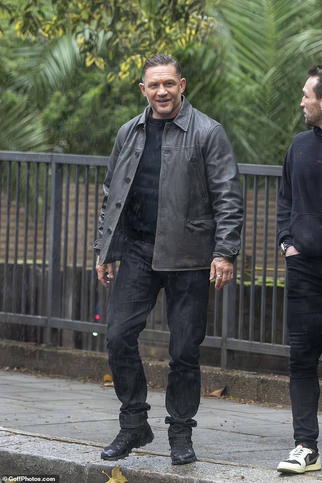 Tom Hardy joins Guy Ritchie for a glass of wine as they take a break ...