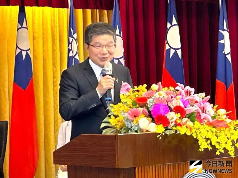 台電鳳山區營業處舉行新卸任處長交接