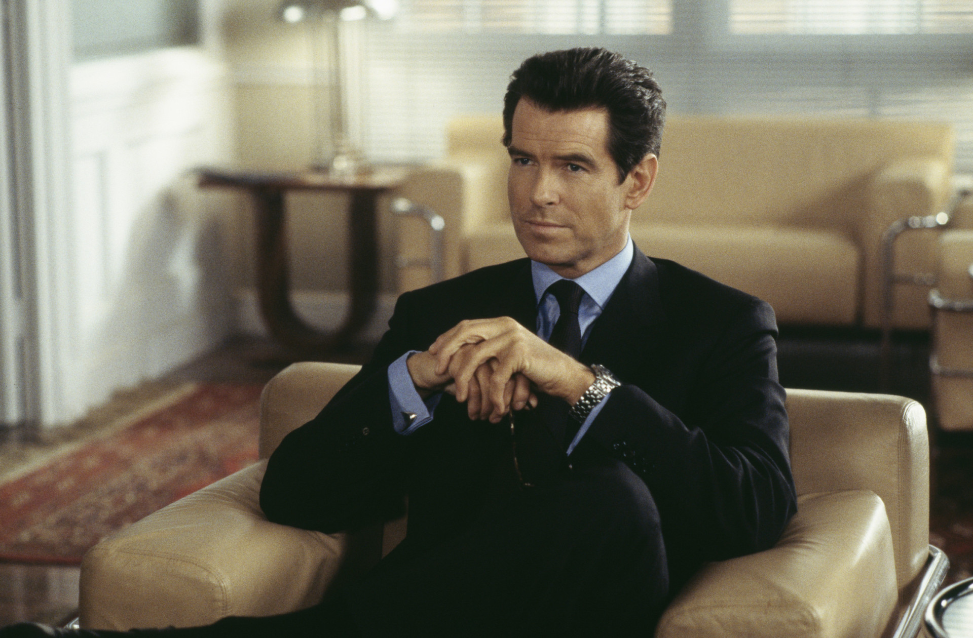 The everyday life of a modern spy: Beyond the movies
