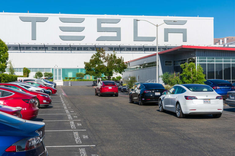 Tesla just killed the option to buy full self-driving—and drivers are ...