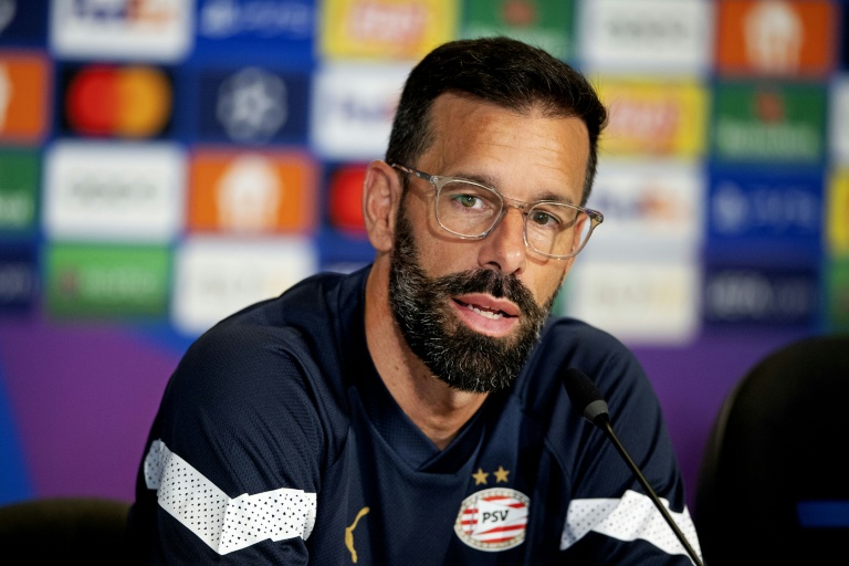 Van Nistelrooy to rejoin Dutch coaching team for World Cup