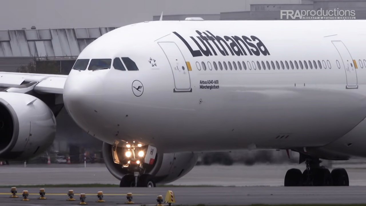 Watch heavy jets appear out of the winter fog