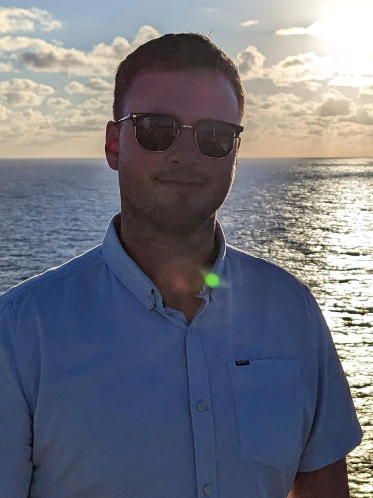 Delivery man caught on Ring camera removing emergency water bottles ...