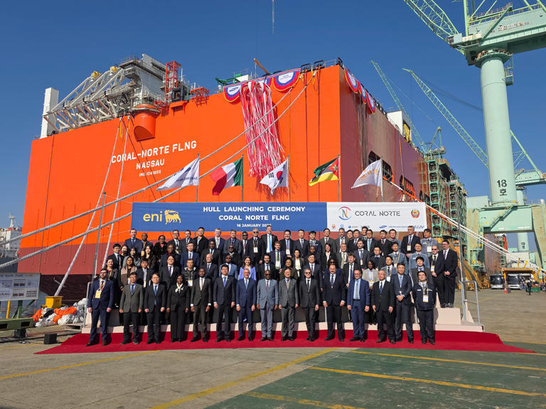 Samsung Heavy Industries launches ENI's floating LNG plant