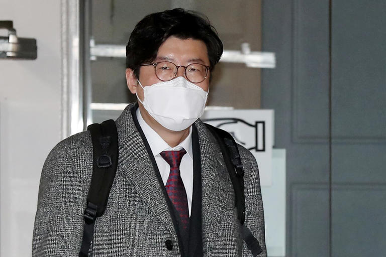 Lee Kyu-won receives suspended sentence in fabricated report case