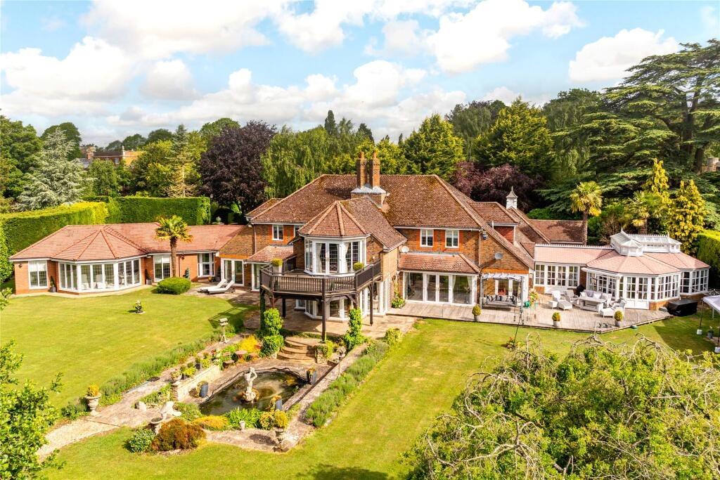 Look inside country house in Northampton village complete with river ...