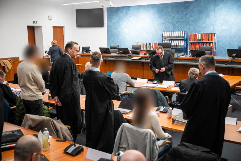 Illegale Dieselgeschäfte in Millionenhöhe – Prozessauftakt