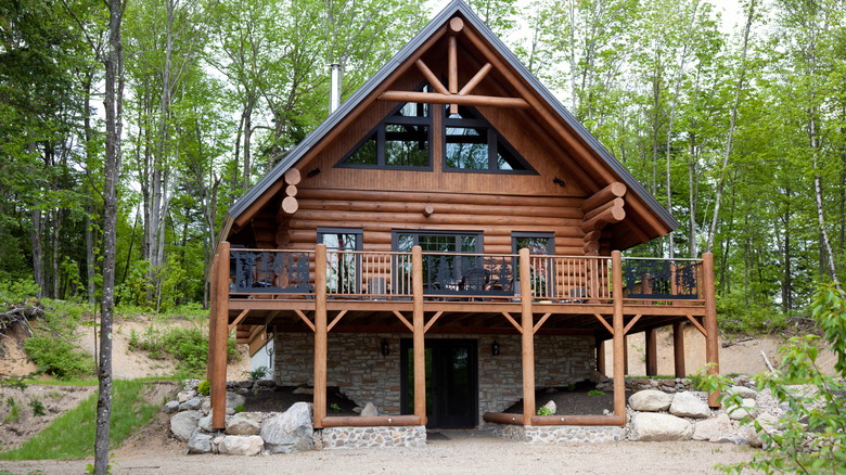 Homeowners turn an old log cabin into their dream home: Incredible job