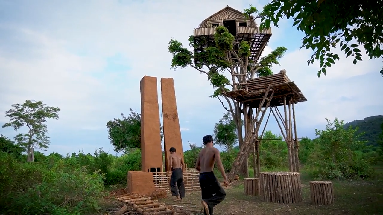We built a 12-meter tree house, until the pool complicated everything