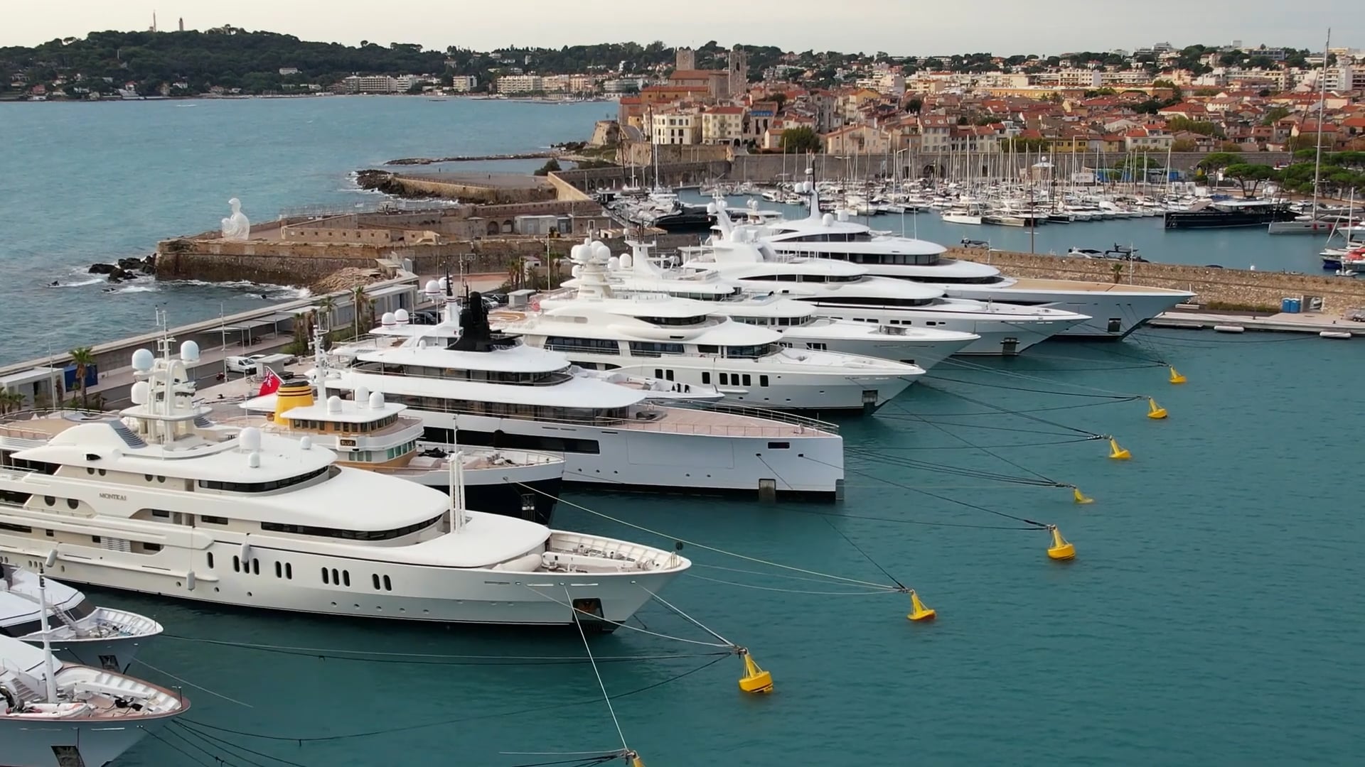 World's billionaire club swells to 2,900 members controlling $15.8 trillion