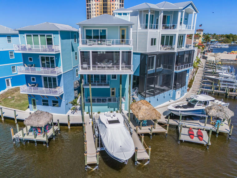 What's a Florida 'Funky Fish House' in Cape Coral? Pelican Perch is the ...