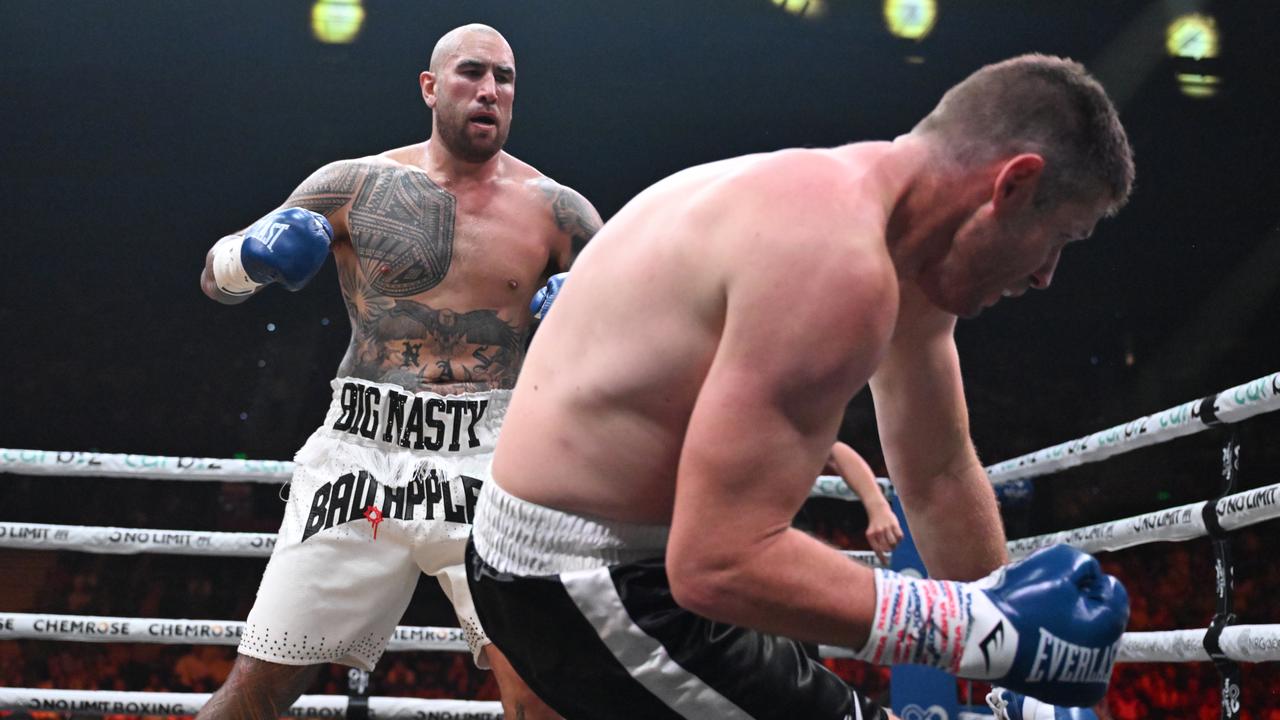 Asofa-Solomona in thunderous professional boxing debut