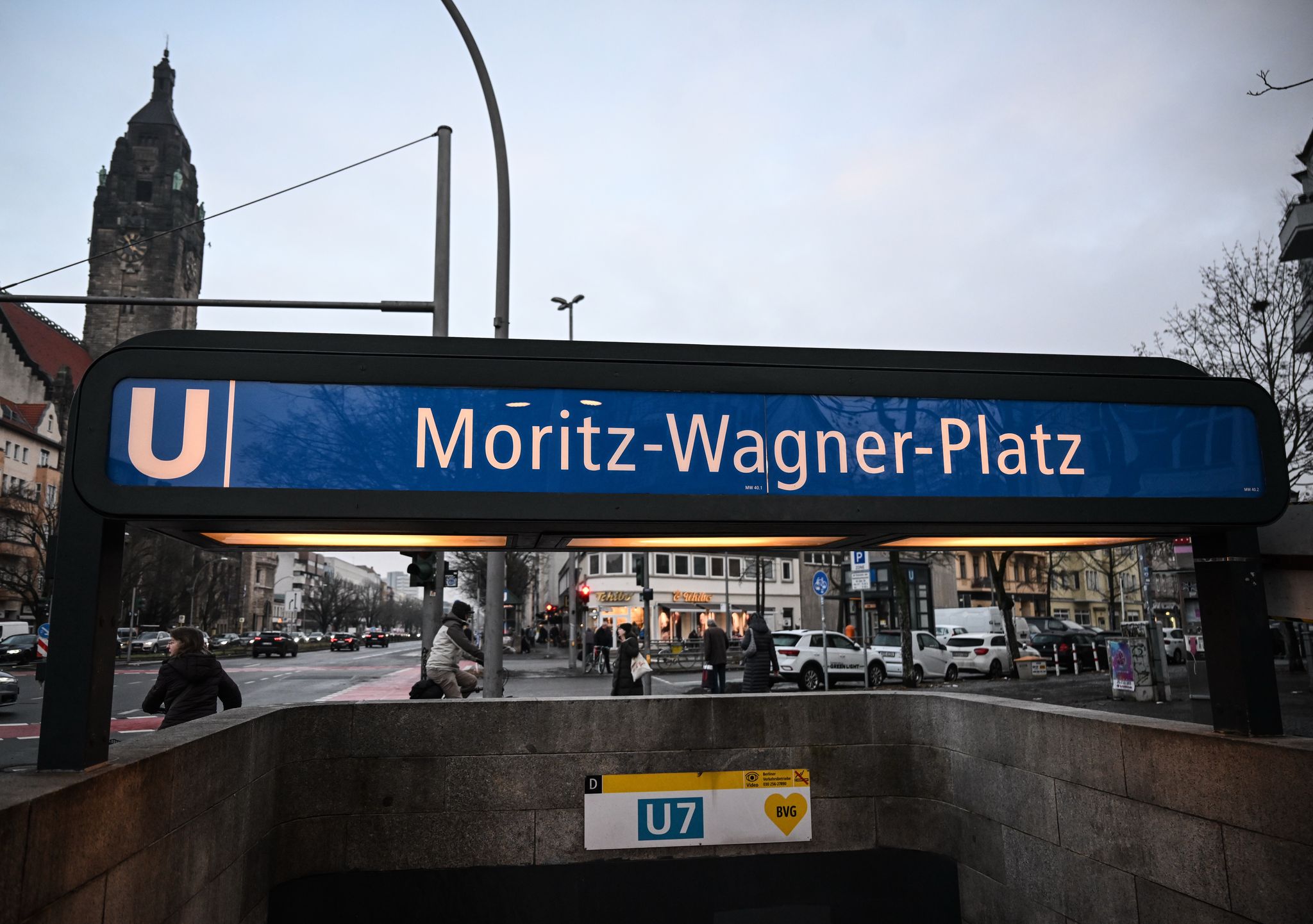 Moritz-Wagner-Platz: BVG-Ehre begeistert Basketball-Star