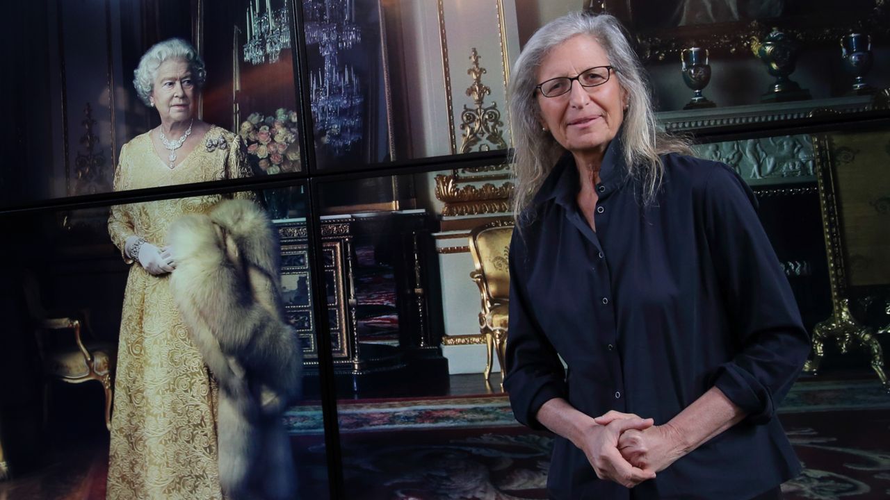 No, the Queen didn't walk out: Annie Leibovitz reveals the truth behind ...