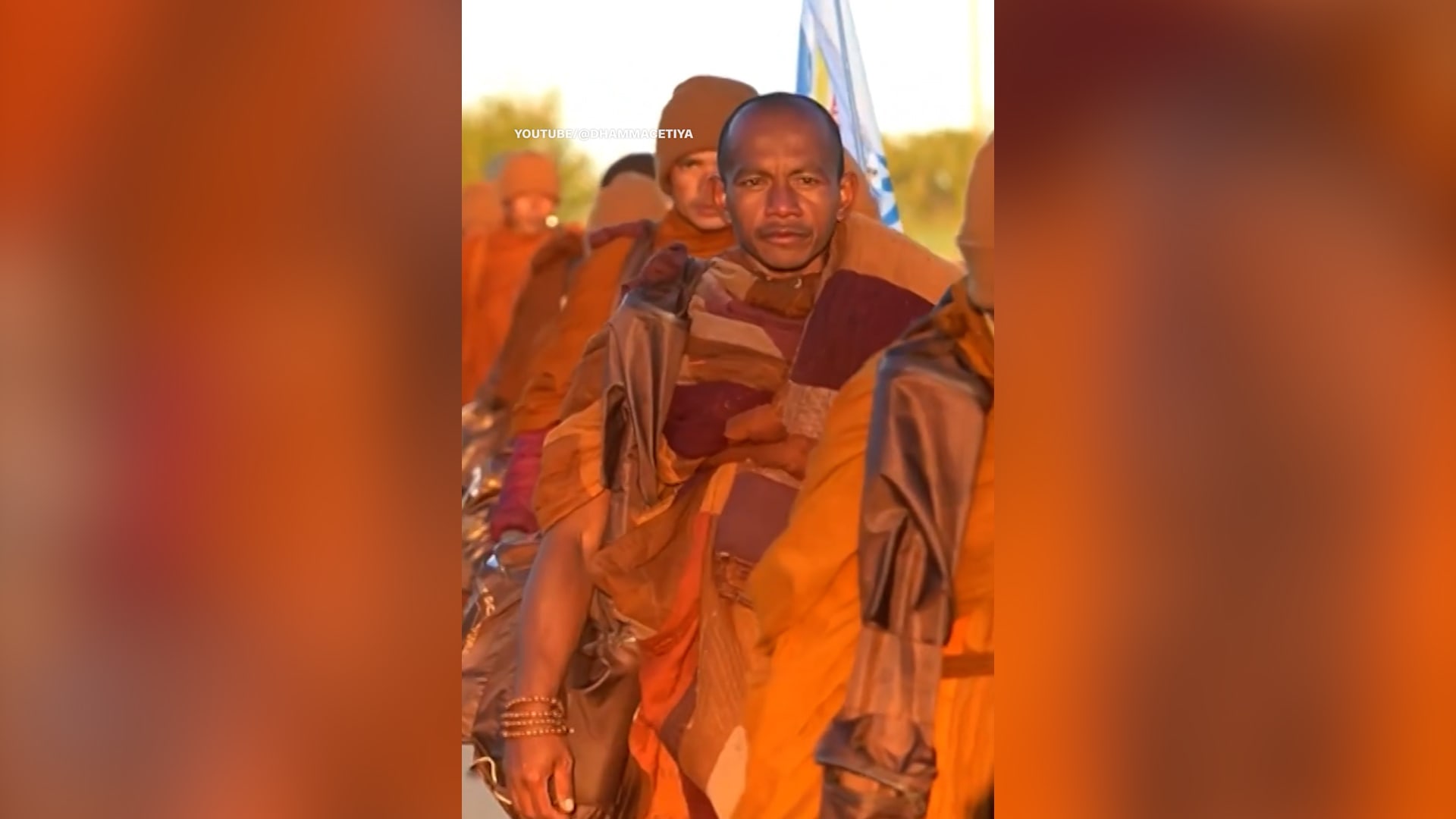 لماذا يسير رهبان بوذيون وكلبهم عبر الولايات المتحدة؟