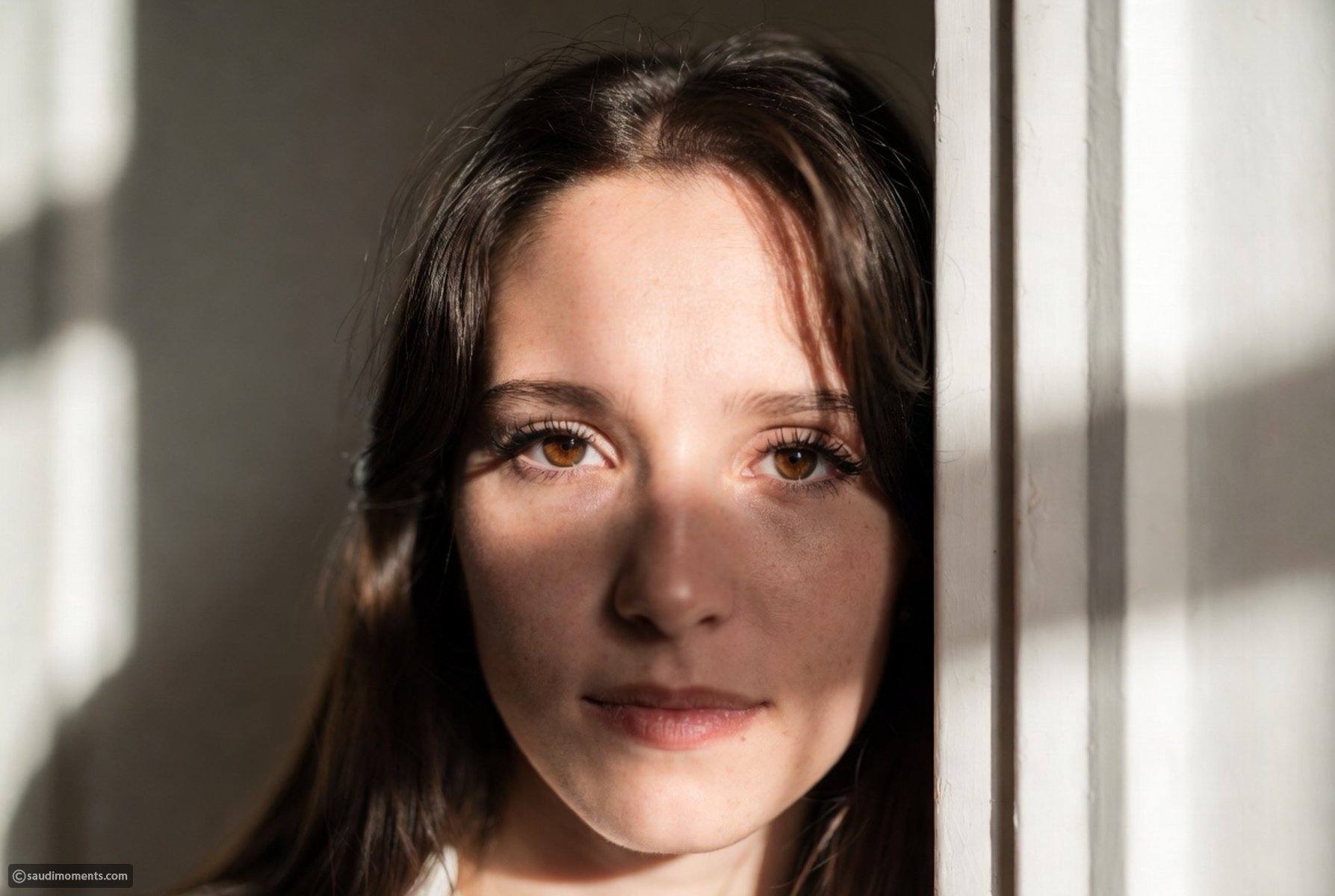 Women who wear minimal makeup share these traits