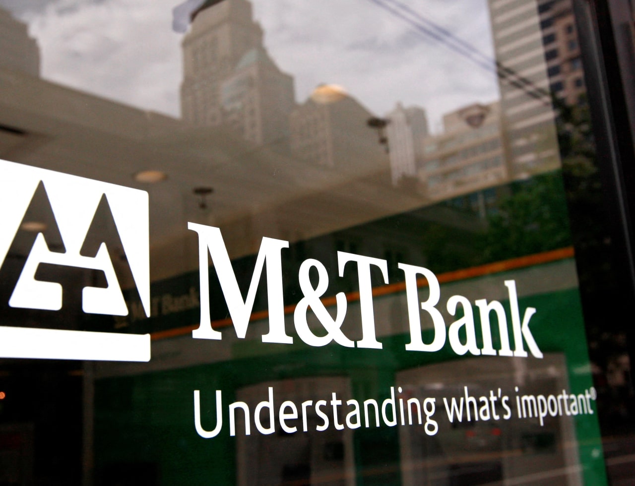 M&T Bank profit rises on higher net interest income