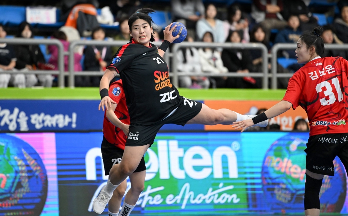 핸드볼 SK, 삼척시청에 1골 차 역전승…강경민 결승 7m 스로우