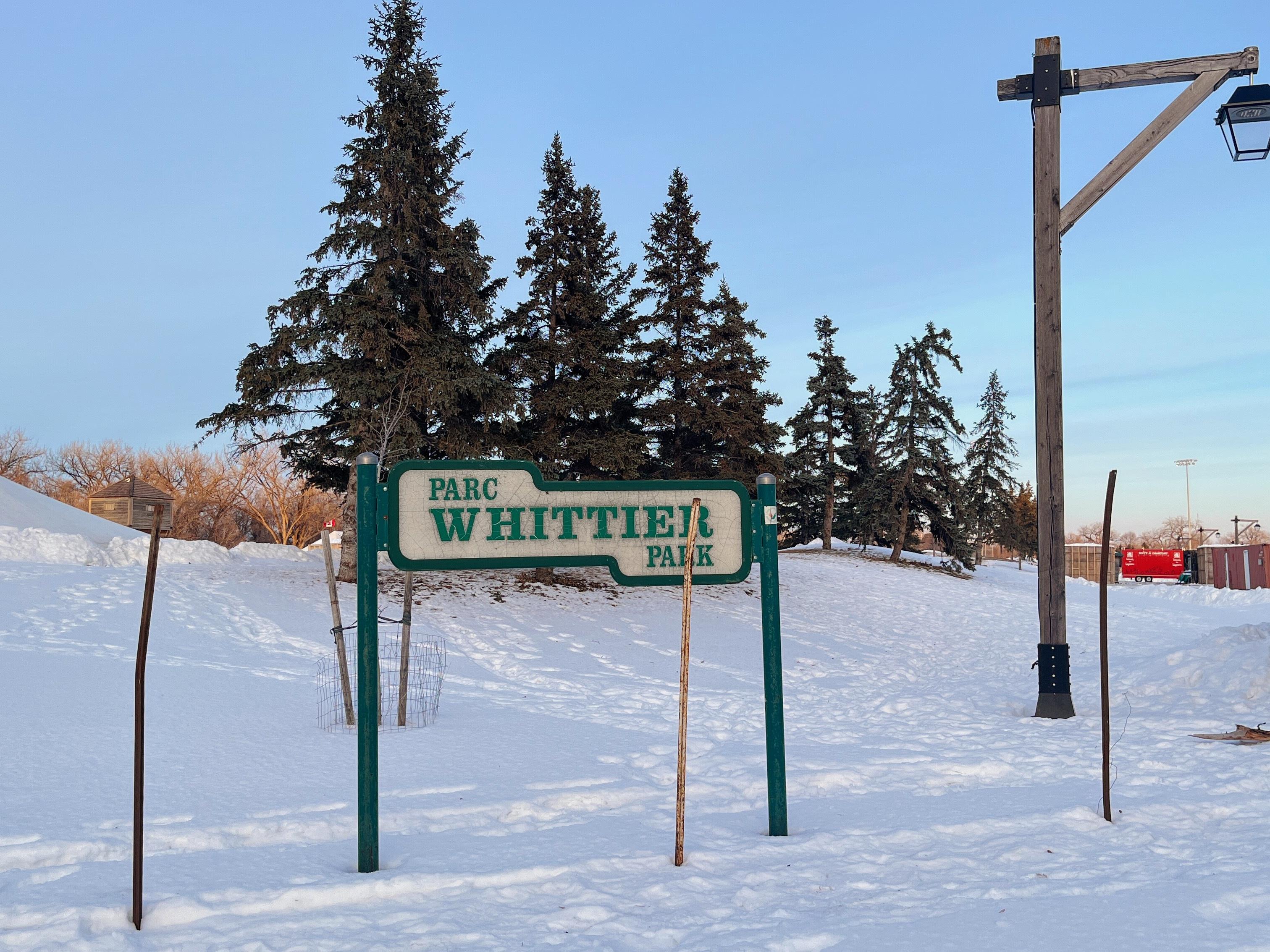 Pourquoi le « Parc du Voyageur » s’appelle-t-il le parc Whittier?