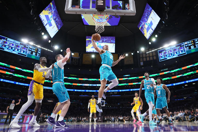 Dalton Knecht, Grant Williams play in Lakers-Hornets game