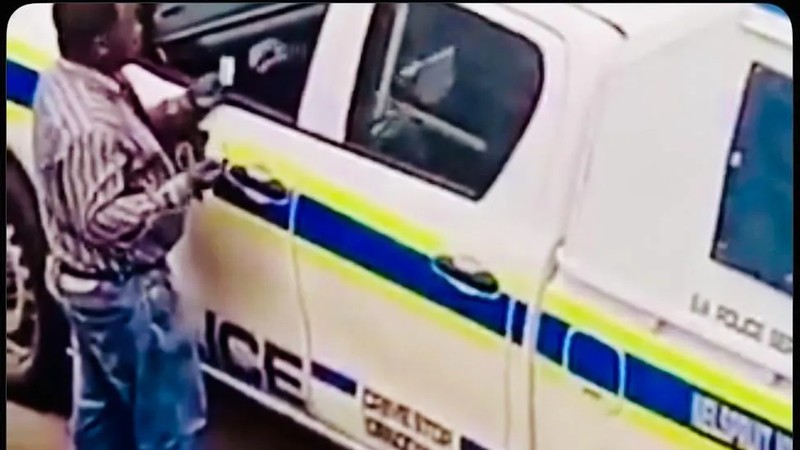 What was he giving police? Video sparks probe after hawker filmed ...