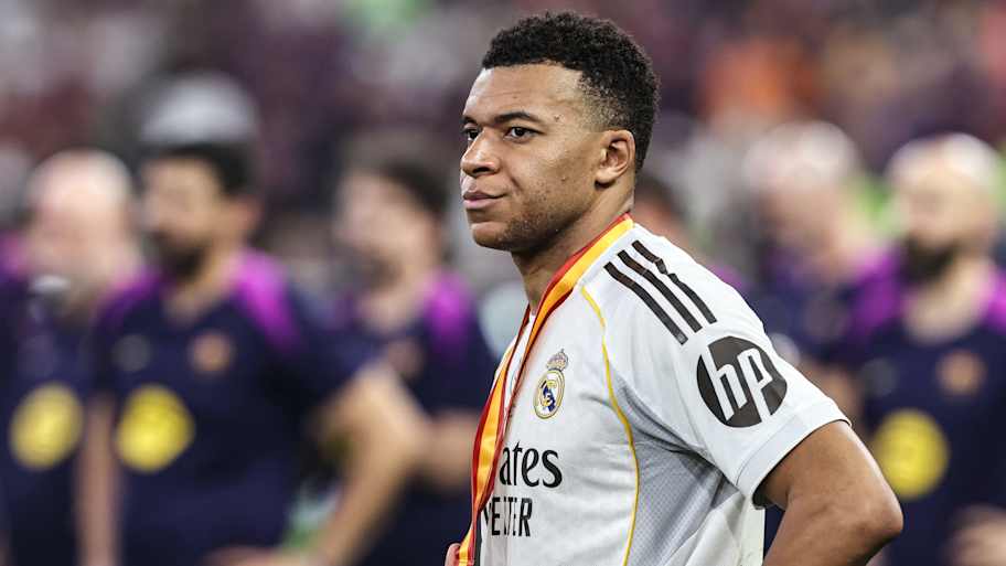 Kylian Mbappe suffers injury setback after Spanish Super Cup defeat—report