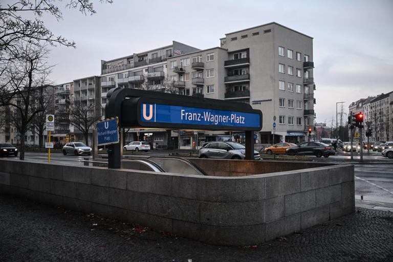 Moritz-Wagner-Platz: BVG-Ehre begeistert Basketball-Star