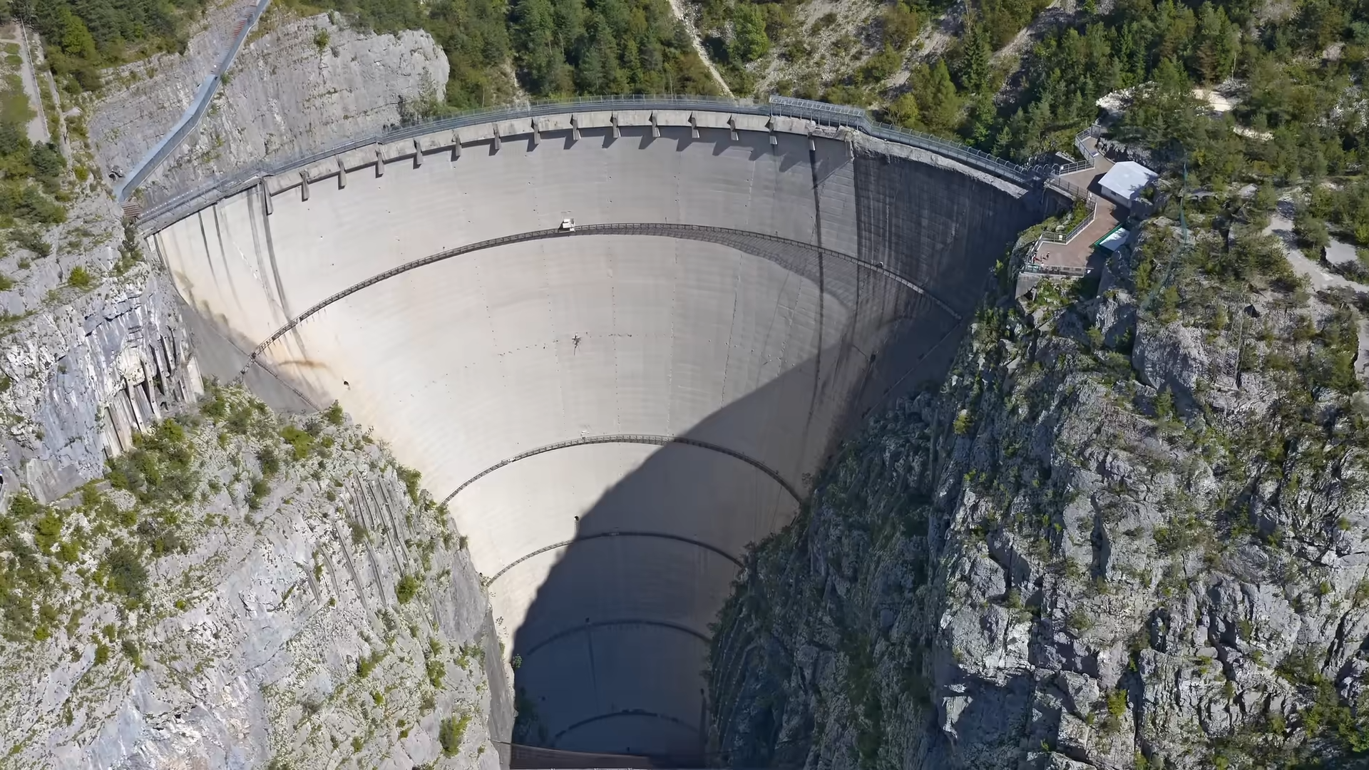 How one of the world’s tallest dams killed thousands without breaking