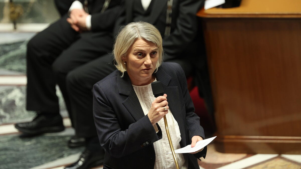 « Elle a le goût du pouvoir » : avec deux fers au feu, la ministre de ...