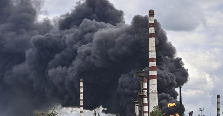 6.6M-ton Russian fuel hub burns after Ukrainian strike on oil refinery